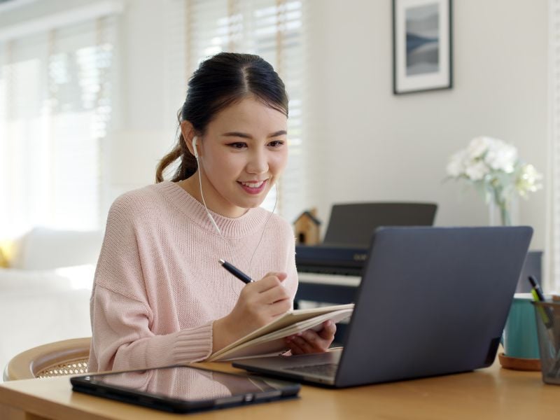 ¿Cómo es estudiar la preparatoria en línea? | Blog UVM