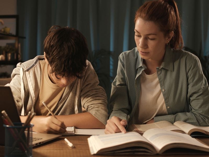 ¿Cómo es estudiar la preparatoria en línea? | Blog UVM