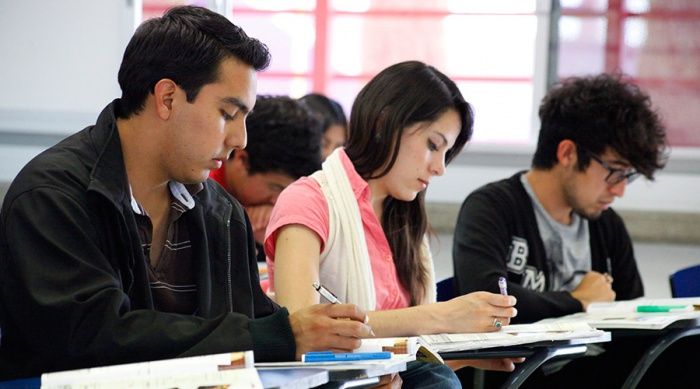 ¿Conviene estudiar la universidad? 9 cifras que te impactarán